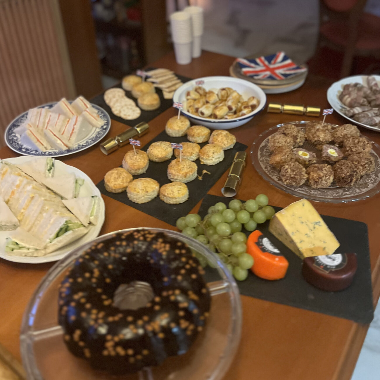 Buffet anglais (Street party) - Chez Becky et Liz, Blog de cuisine anglaise