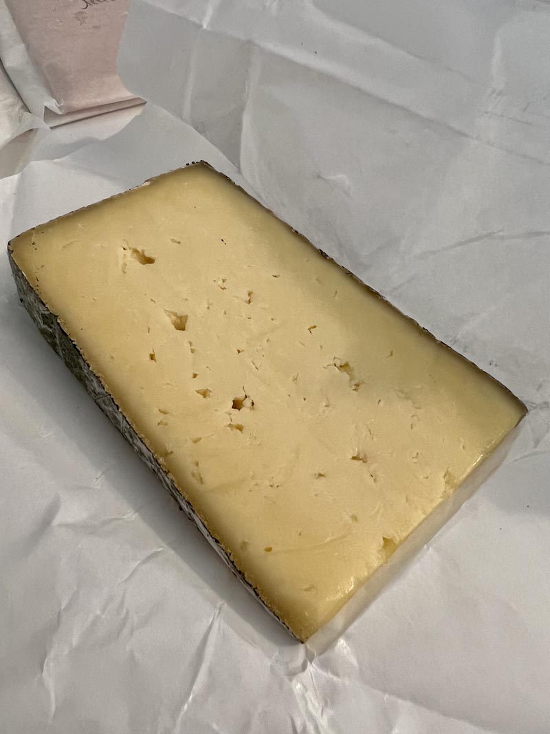 Cornish Yarg, fromage anglais des Cornouailles - Chez Becky et Liz ...
